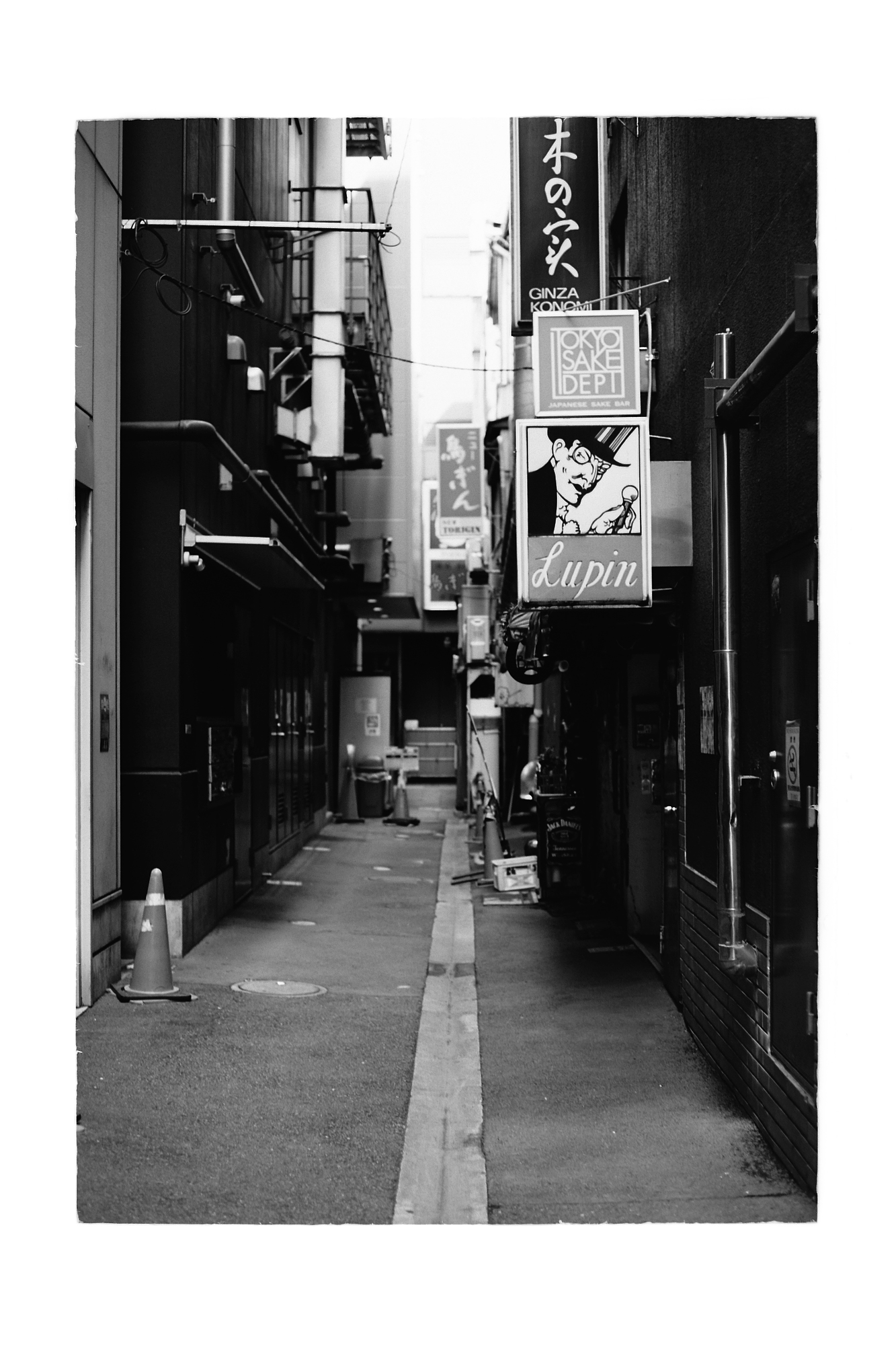 Tokyo Photography | Bar “Lupin” | Black and White 35mm Film Photography